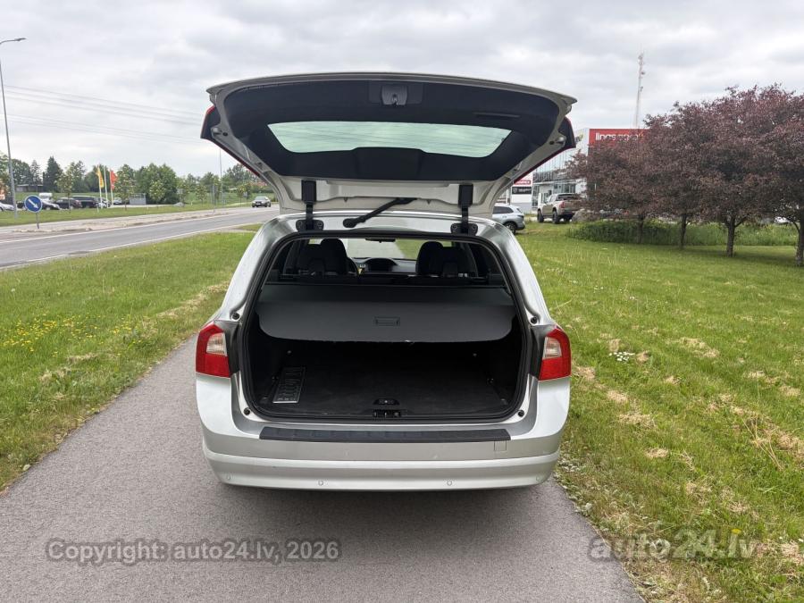 Pelēks Volvo V70 2013 Viljandi, ar dzinēja tilpumu 2.00 L un nobraukumu 256 tūkst. km par 7390 €, foto 11 vietnē AUTOMOTO.COM.LV