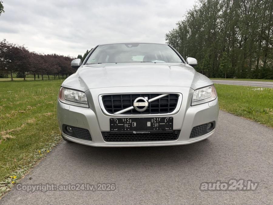 Pelēks Volvo V70 2013 Viljandi, ar dzinēja tilpumu 2.00 L un nobraukumu 256 tūkst. km par 7390 €, foto 13 vietnē AUTOMOTO.COM.LV