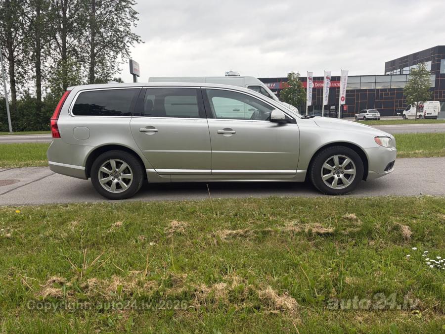 Pelēks Volvo V70 2013 Viljandi, ar dzinēja tilpumu 2.00 L un nobraukumu 256 tūkst. km par 7390 €, foto 15 vietnē AUTOMOTO.COM.LV
