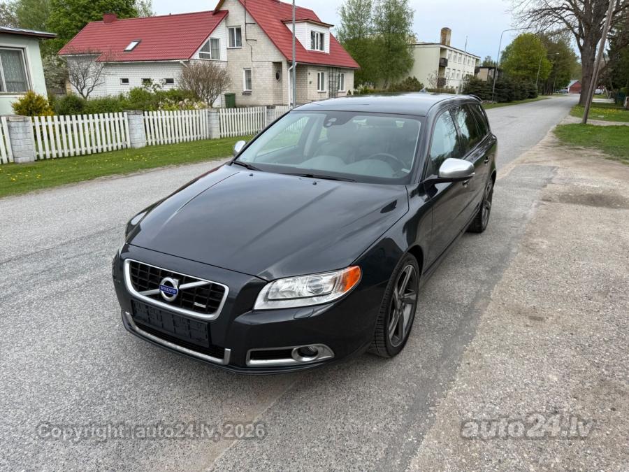 Grey Volvo V70 2013 in Tallinn, with an engine capacity of 2.00 L and mileage of 289 thousand km for 7590 €, photo 1 on AUTOMOTO.COM.LV