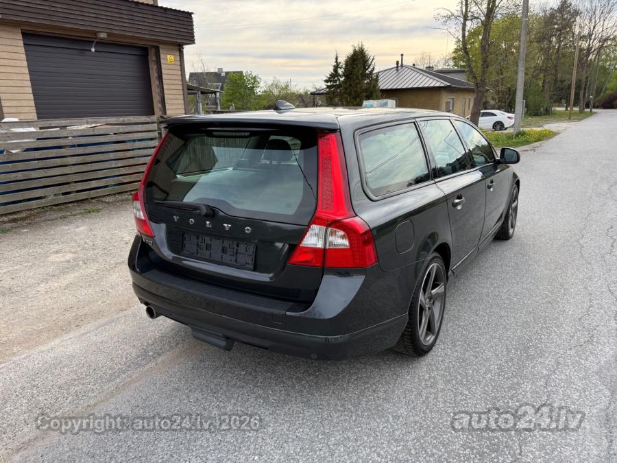 Grey Volvo V70 2013 in Tallinn, with an engine capacity of 2.00 L and mileage of 289 thousand km for 7590 €, photo 12 on AUTOMOTO.COM.LV