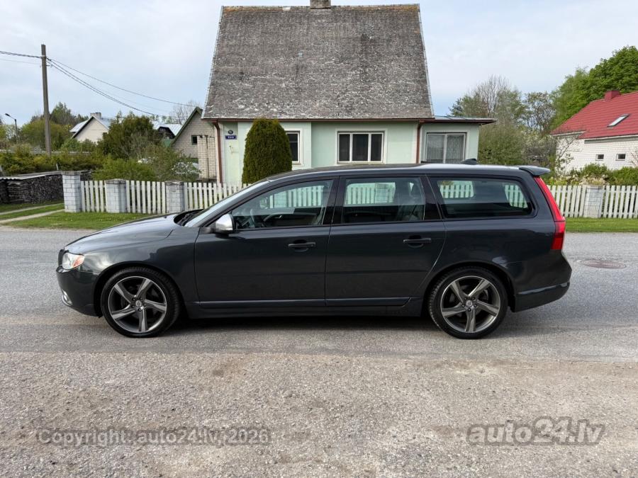 Grey Volvo V70 2013 in Tallinn, with an engine capacity of 2.00 L and mileage of 289 thousand km for 7590 €, photo 14 on AUTOMOTO.COM.LV