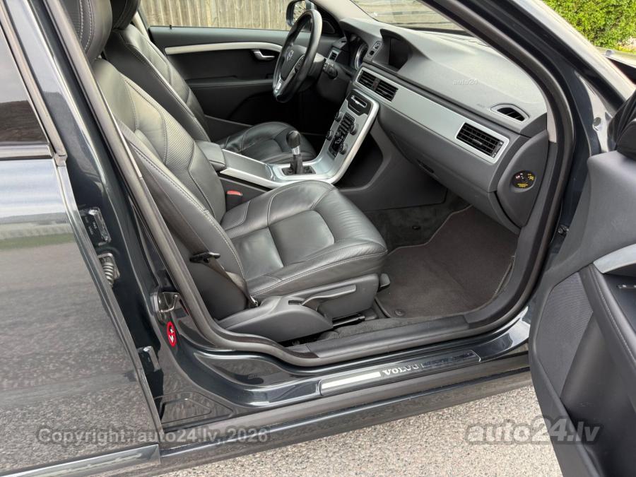 Grey Volvo V70 2013 in Tallinn, with an engine capacity of 2.00 L and mileage of 289 thousand km for 7590 €, photo 15 on AUTOMOTO.COM.LV
