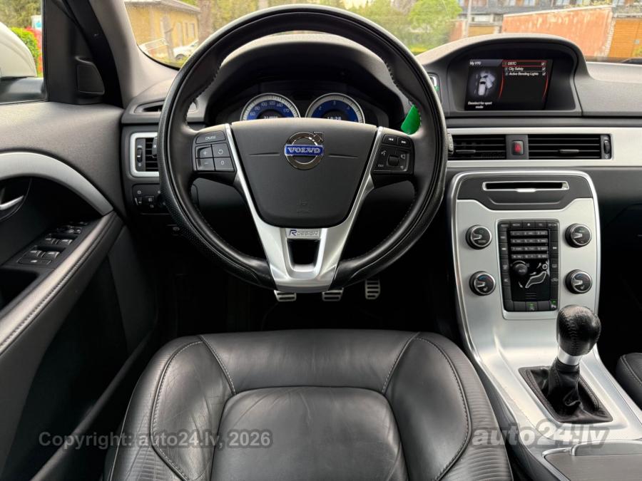 Grey Volvo V70 2013 in Tallinn, with an engine capacity of 2.00 L and mileage of 289 thousand km for 7590 €, photo 17 on AUTOMOTO.COM.LV