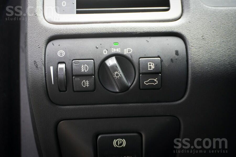 Grey Volvo V70 2013 in Riga, with an engine capacity of 2.00 L and mileage of 320 thousand km for 4800 €, photo 16 on AUTOMOTO.COM.LV
