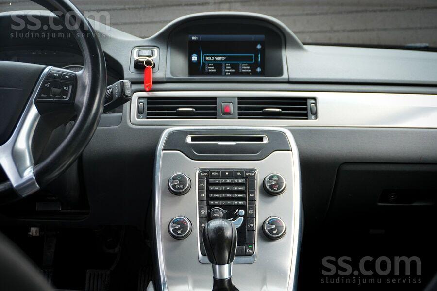 Grey Volvo V70 2013 in Riga, with an engine capacity of 2.00 L and mileage of 320 thousand km for 4800 €, photo 17 on AUTOMOTO.COM.LV