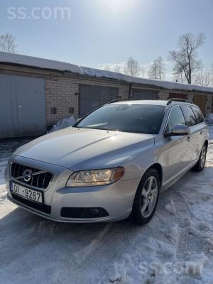 Pelēks Volvo V70 2013 Daugavpils, ar dzinēja tilpumu 2.00 L un nobraukumu 217 tūkst. km par 7450 €, foto  vietnē AUTOMOTO.COM.LV