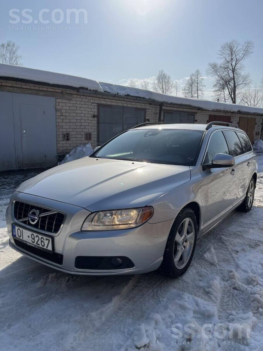 Pelēks Volvo V70 2013 Daugavpils, ar dzinēja tilpumu 2.00 L un nobraukumu 217 tūkst. km par 7450 €, foto 1 vietnē AUTOMOTO.COM.LV