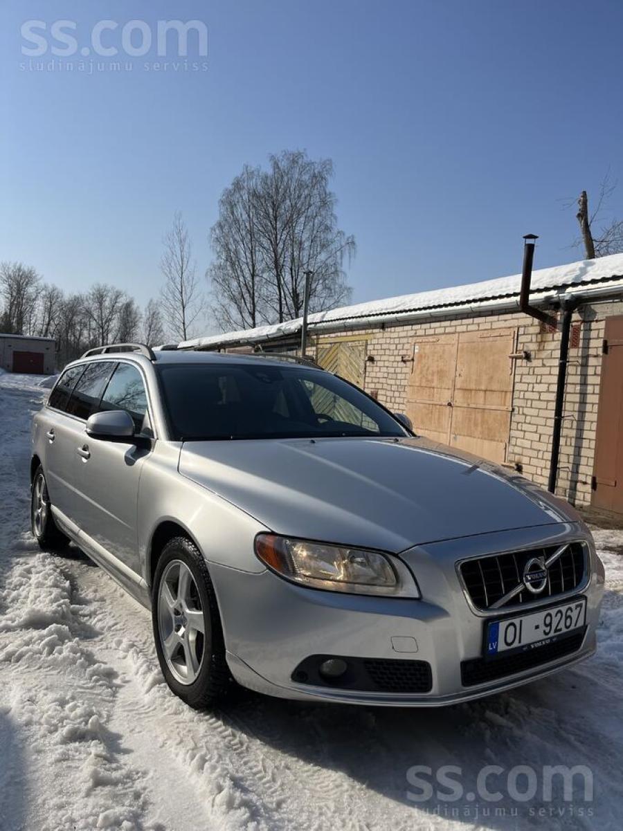 Pelēks Volvo V70 2013 Daugavpils, ar dzinēja tilpumu 2.00 L un nobraukumu 217 tūkst. km par 7450 €, foto 4 vietnē AUTOMOTO.COM.LV