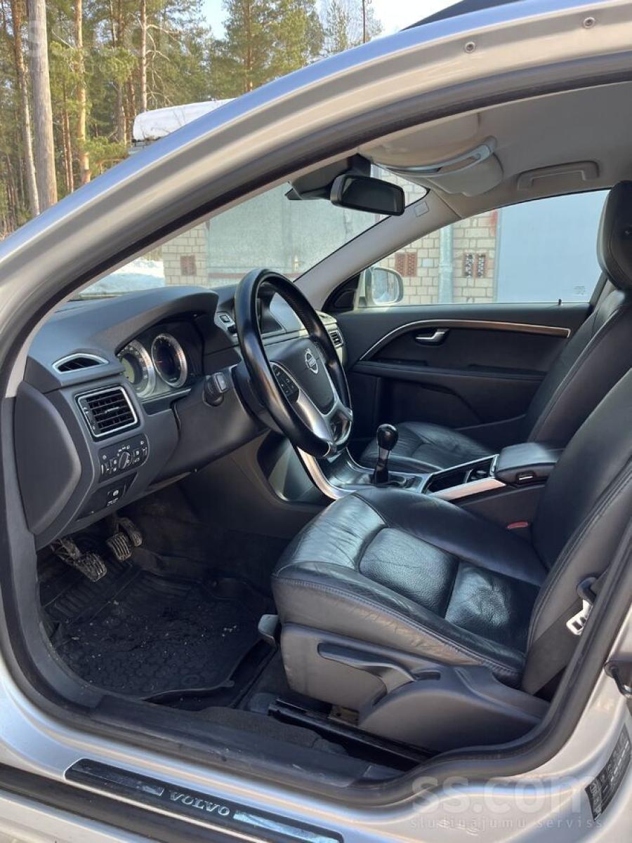 Pelēks Volvo V70 2013 Daugavpils, ar dzinēja tilpumu 2.00 L un nobraukumu 217 tūkst. km par 7450 €, foto 6 vietnē AUTOMOTO.COM.LV