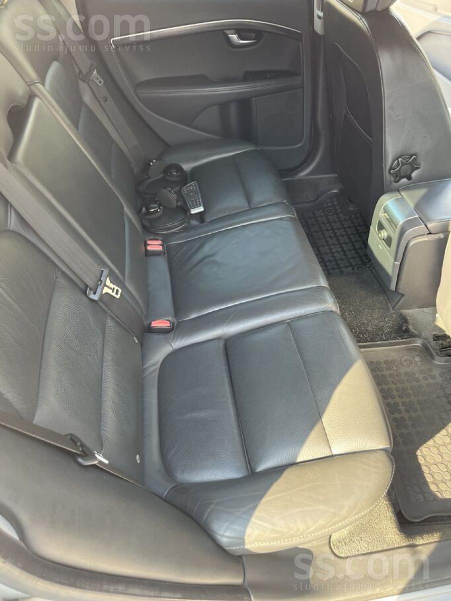 Pelēks Volvo V70 2013 Daugavpils, ar dzinēja tilpumu 2.00 L un nobraukumu 217 tūkst. km par 7450 €, foto 12 vietnē AUTOMOTO.COM.LV
