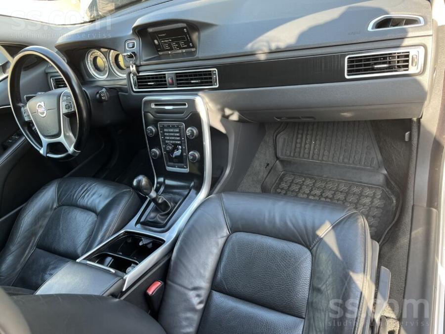 Pelēks Volvo V70 2013 Daugavpils, ar dzinēja tilpumu 2.00 L un nobraukumu 217 tūkst. km par 7450 €, foto 13 vietnē AUTOMOTO.COM.LV
