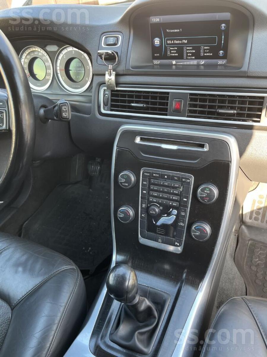 Pelēks Volvo V70 2013 Daugavpils, ar dzinēja tilpumu 2.00 L un nobraukumu 217 tūkst. km par 7450 €, foto 14 vietnē AUTOMOTO.COM.LV