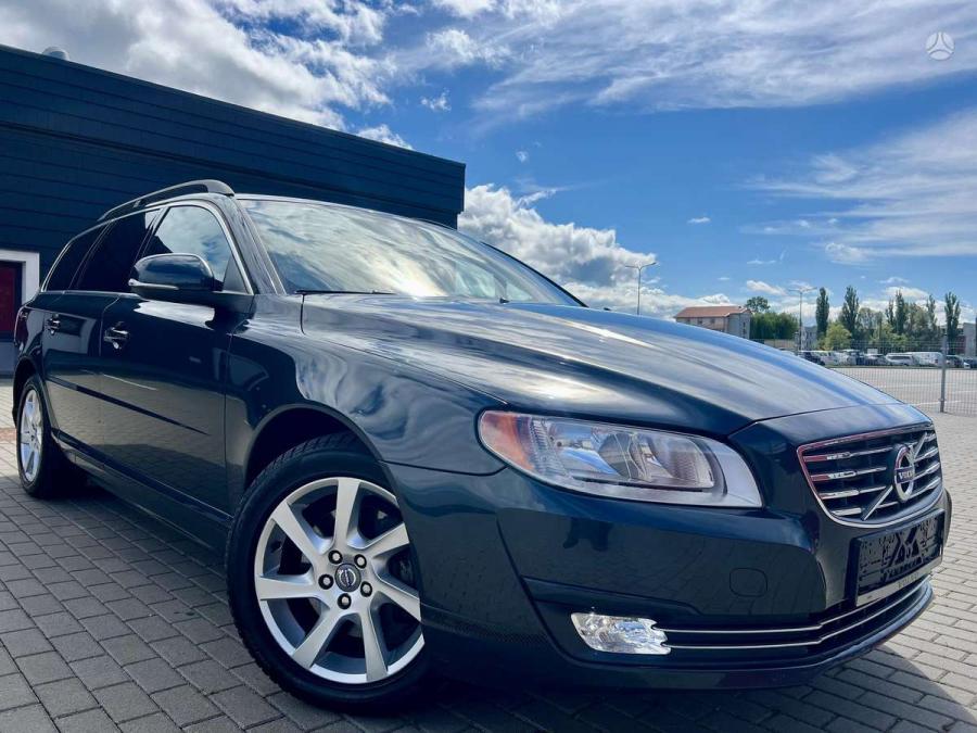 Grey Volvo V70 2013 in Kaunas, with an engine capacity of 2.00 L and mileage of 291 thousand km for 6990 €, photo 3 on AUTOMOTO.COM.LV