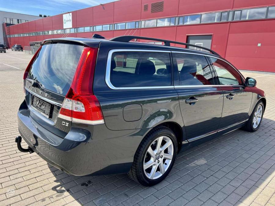 Grey Volvo V70 2013 in Kaunas, with an engine capacity of 2.00 L and mileage of 291 thousand km for 6990 €, photo 9 on AUTOMOTO.COM.LV