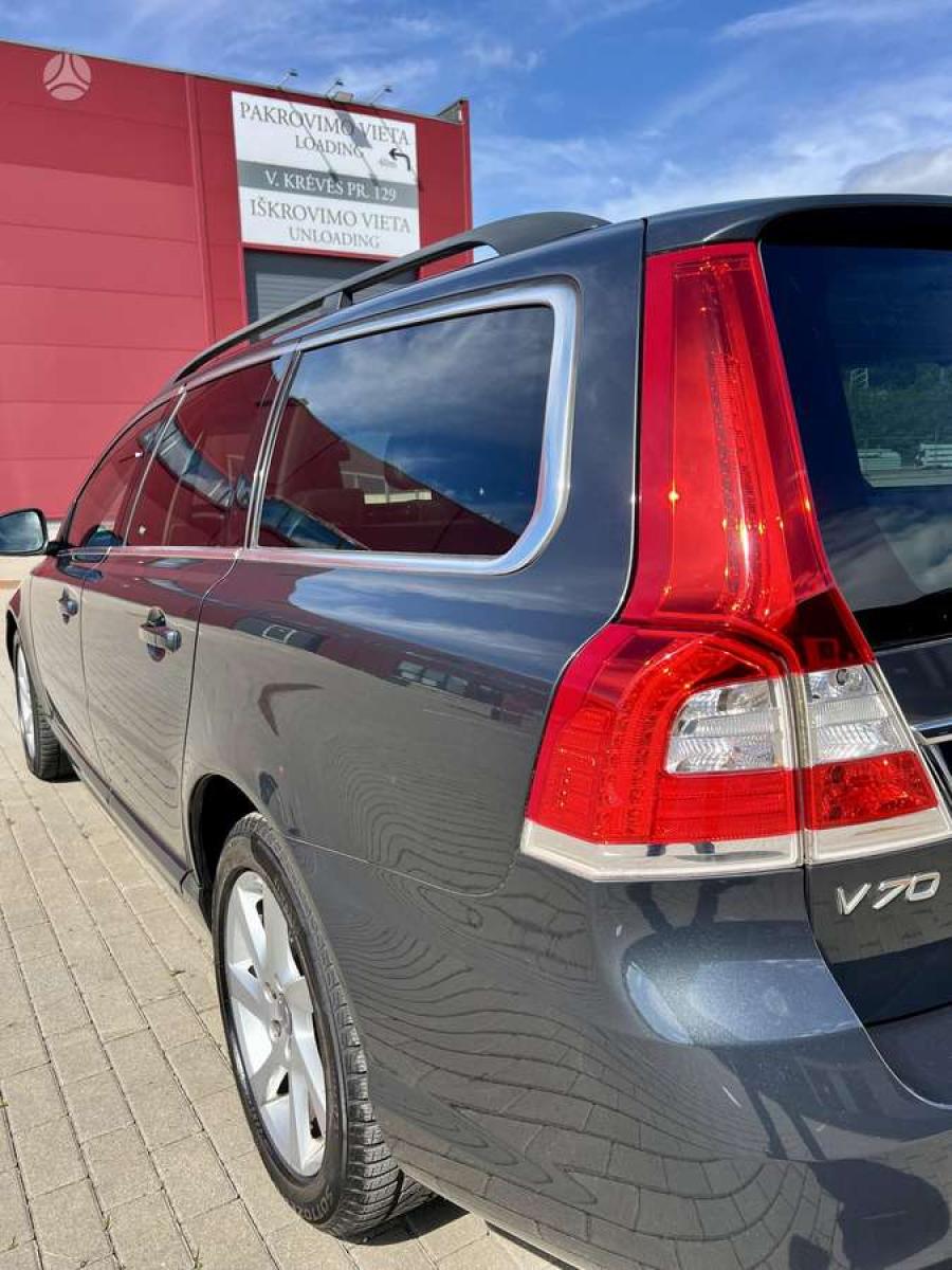 Grey Volvo V70 2013 in Kaunas, with an engine capacity of 2.00 L and mileage of 291 thousand km for 6990 €, photo 11 on AUTOMOTO.COM.LV