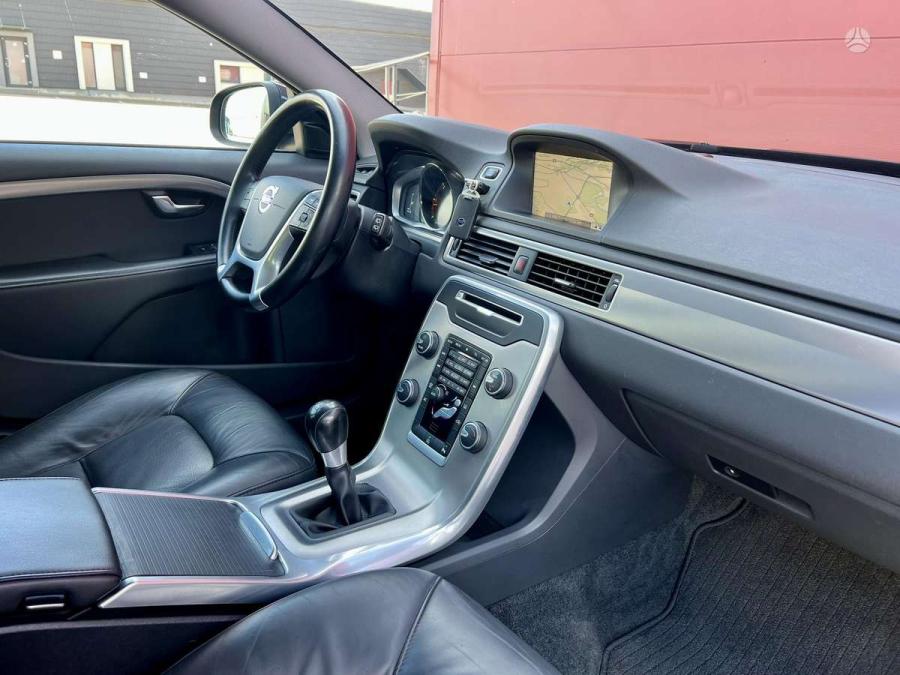 Grey Volvo V70 2013 in Kaunas, with an engine capacity of 2.00 L and mileage of 291 thousand km for 6990 €, photo 15 on AUTOMOTO.COM.LV