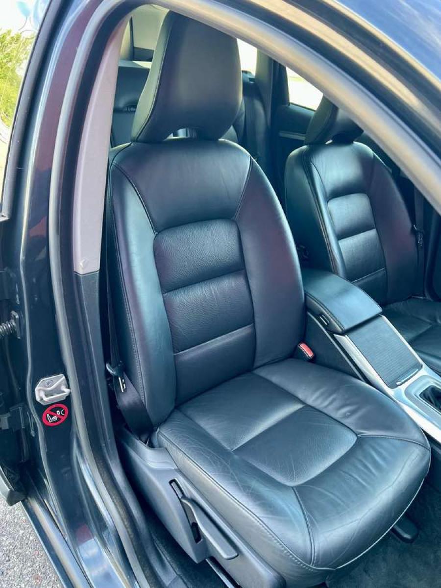 Grey Volvo V70 2013 in Kaunas, with an engine capacity of 2.00 L and mileage of 291 thousand km for 6990 €, photo 18 on AUTOMOTO.COM.LV