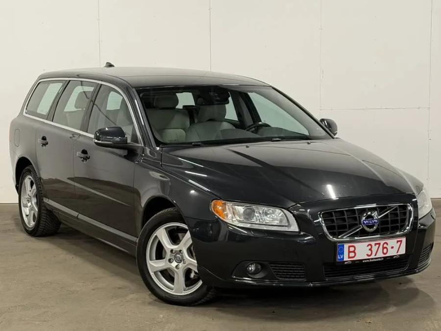 Grey Volvo V70 2013 in Jurmala, with an engine capacity of 2.00 L and mileage of 387 thousand km for 6950 €, photo 4 on AUTOMOTO.COM.LV