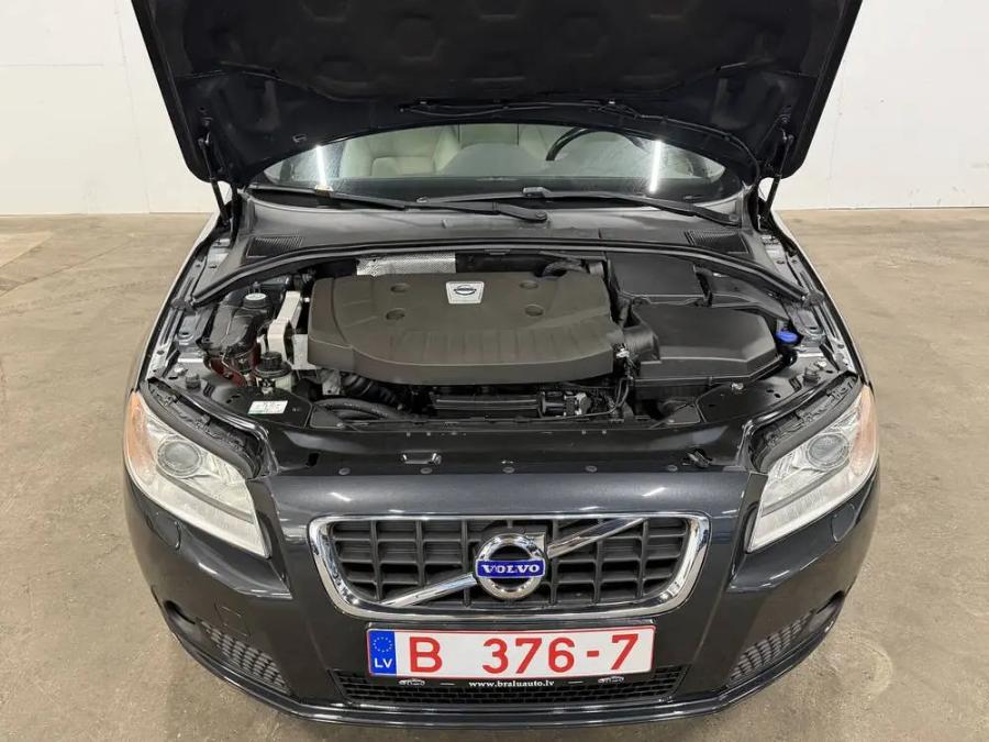 Grey Volvo V70 2013 in Jurmala, with an engine capacity of 2.00 L and mileage of 387 thousand km for 6950 €, photo 6 on AUTOMOTO.COM.LV