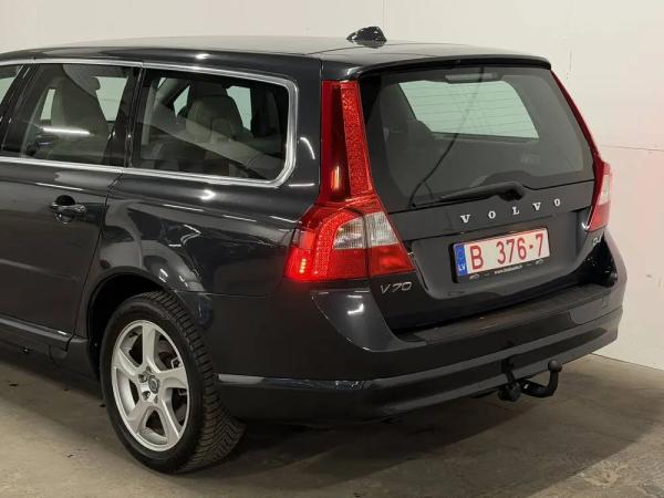 Grey Volvo V70 2013 in Jurmala, with an engine capacity of 2.00 L and mileage of 387 thousand km for 6950 €, photo 8 on AUTOMOTO.COM.LV