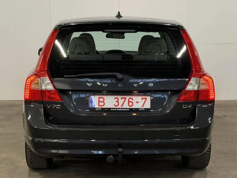 Grey Volvo V70 2013 in Jurmala, with an engine capacity of 2.00 L and mileage of 387 thousand km for 6950 €, photo 15 on AUTOMOTO.COM.LV