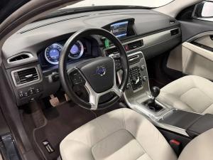 Grey Volvo V70 2013 in Jurmala, with an engine capacity of 2.00 L and mileage of 387 thousand km for 6950 €, photo 16 on AUTOMOTO.COM.LV