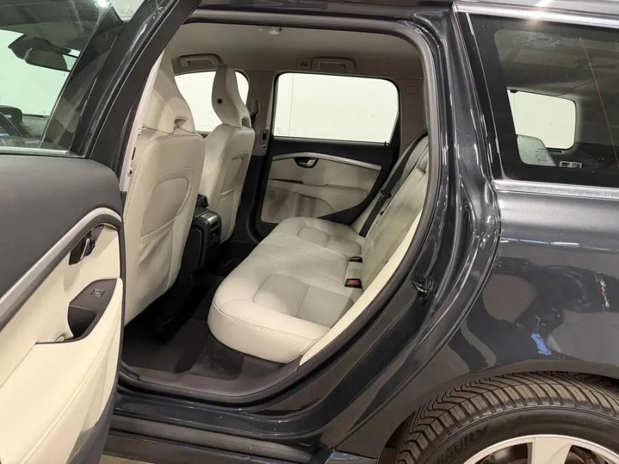 Grey Volvo V70 2013 in Jurmala, with an engine capacity of 2.00 L and mileage of 387 thousand km for 6950 €, photo 23 on AUTOMOTO.COM.LV