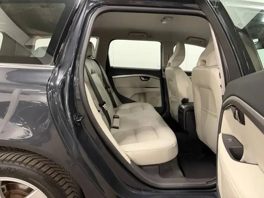 Grey Volvo V70 2013 in Jurmala, with an engine capacity of 2.00 L and mileage of 387 thousand km for 6950 €, photo 26 on AUTOMOTO.COM.LV
