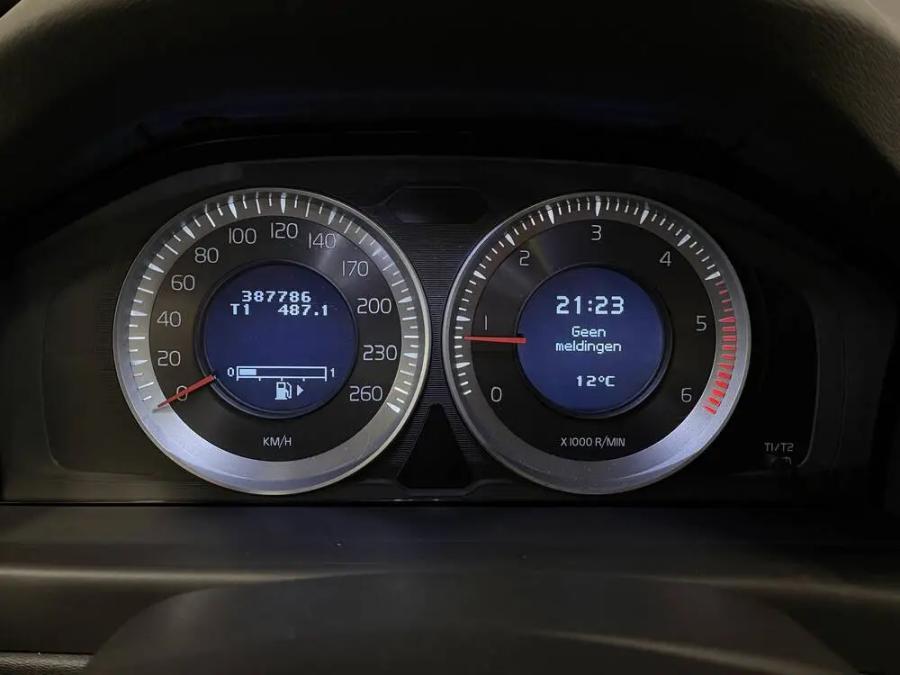 Grey Volvo V70 2013 in Jurmala, with an engine capacity of 2.00 L and mileage of 387 thousand km for 6950 €, photo 36 on AUTOMOTO.COM.LV