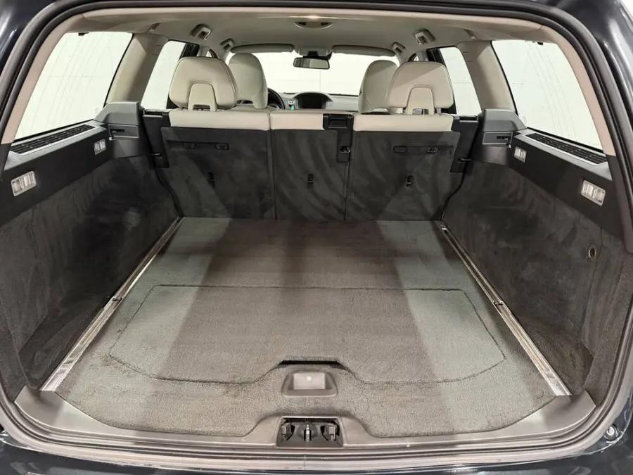 Grey Volvo V70 2013 in Jurmala, with an engine capacity of 2.00 L and mileage of 387 thousand km for 6950 €, photo 38 on AUTOMOTO.COM.LV