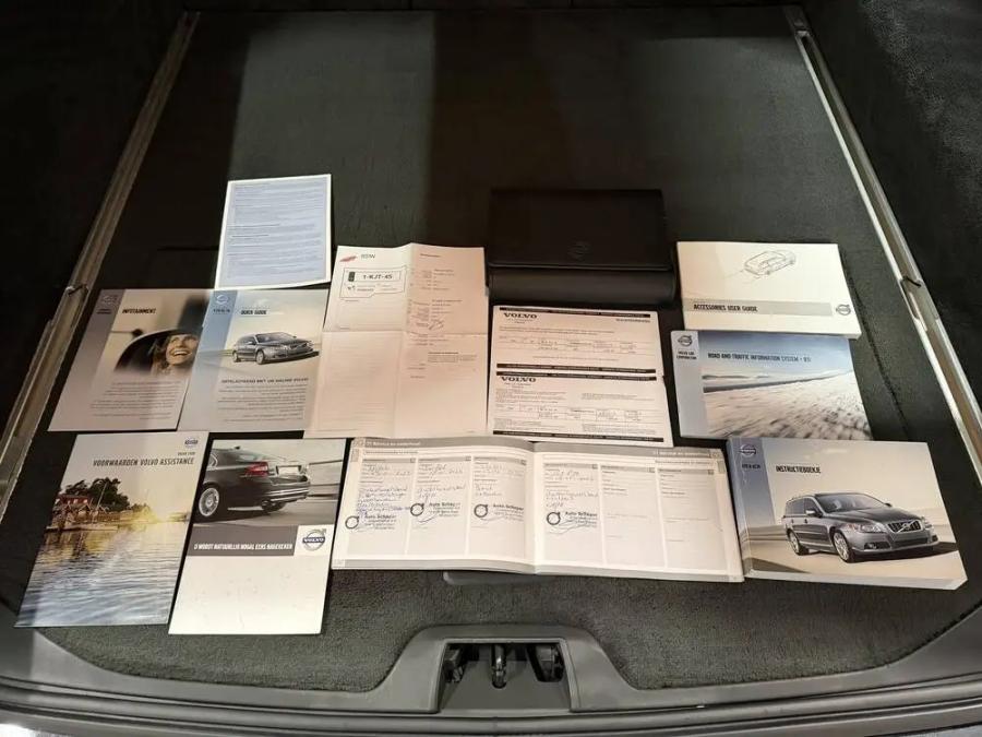 Grey Volvo V70 2013 in Jurmala, with an engine capacity of 2.00 L and mileage of 387 thousand km for 6950 €, photo 39 on AUTOMOTO.COM.LV