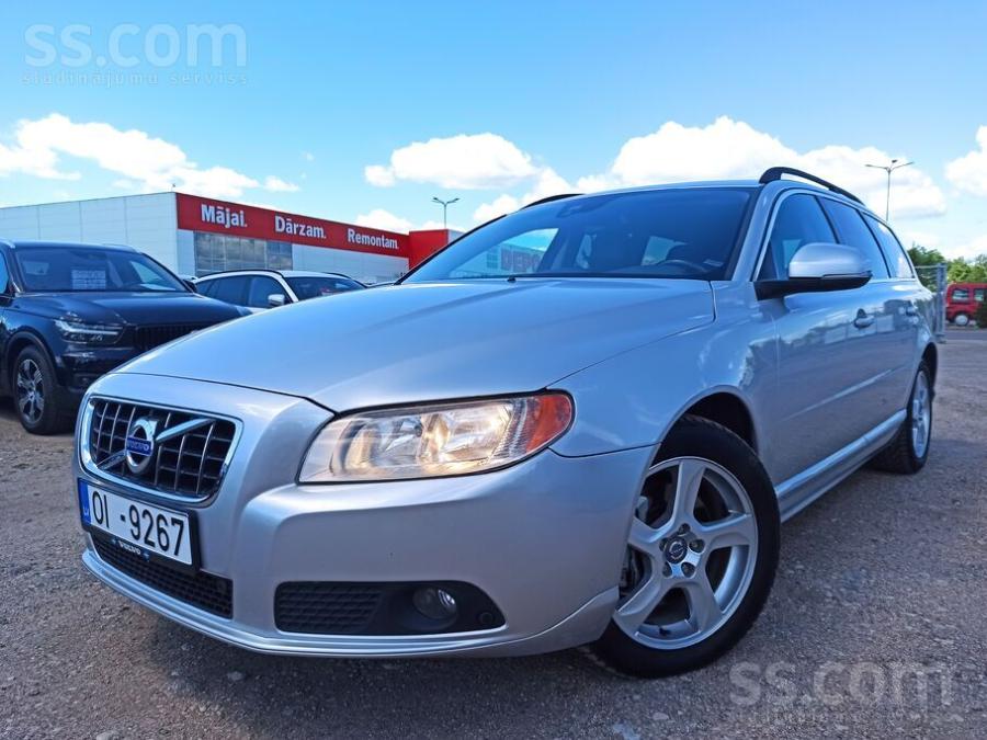 Pelēks Volvo V70 2013 Daugavpils, ar dzinēja tilpumu 2.00 L un nobraukumu 0 tūkst. km par 7350 €, foto 1 vietnē AUTOMOTO.COM.LV