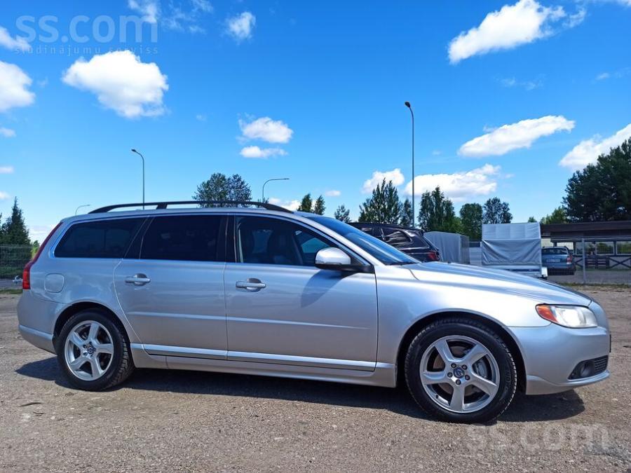 Pelēks Volvo V70 2013 Daugavpils, ar dzinēja tilpumu 2.00 L un nobraukumu 0 tūkst. km par 7350 €, foto 5 vietnē AUTOMOTO.COM.LV