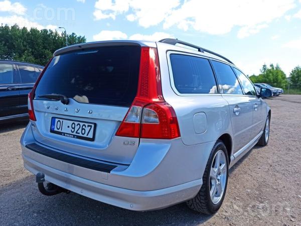 Grey Volvo V70 2013 in Daugavpils, with an engine capacity of 2.00 L and mileage of 0 thousand km for 7350 €, photo 5 on AUTOMOTO.COM.LV