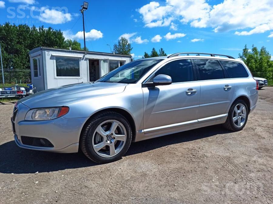 Pelēks Volvo V70 2013 Daugavpils, ar dzinēja tilpumu 2.00 L un nobraukumu 0 tūkst. km par 7350 €, foto 10 vietnē AUTOMOTO.COM.LV