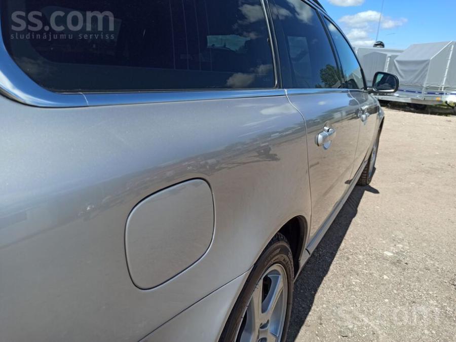 Pelēks Volvo V70 2013 Daugavpils, ar dzinēja tilpumu 2.00 L un nobraukumu 0 tūkst. km par 7350 €, foto 12 vietnē AUTOMOTO.COM.LV