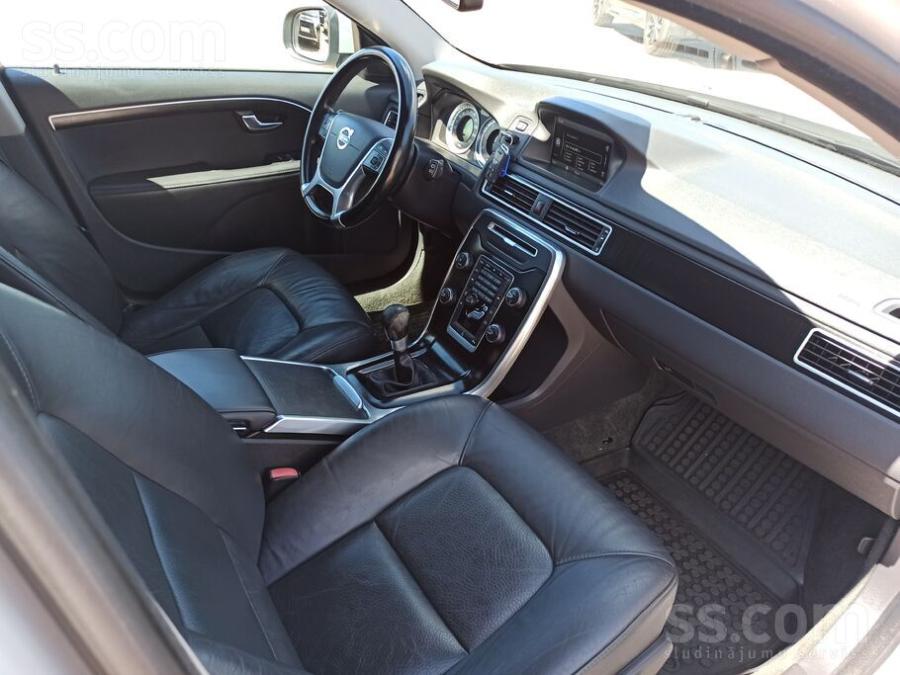 Pelēks Volvo V70 2013 Daugavpils, ar dzinēja tilpumu 2.00 L un nobraukumu 0 tūkst. km par 7350 €, foto 23 vietnē AUTOMOTO.COM.LV