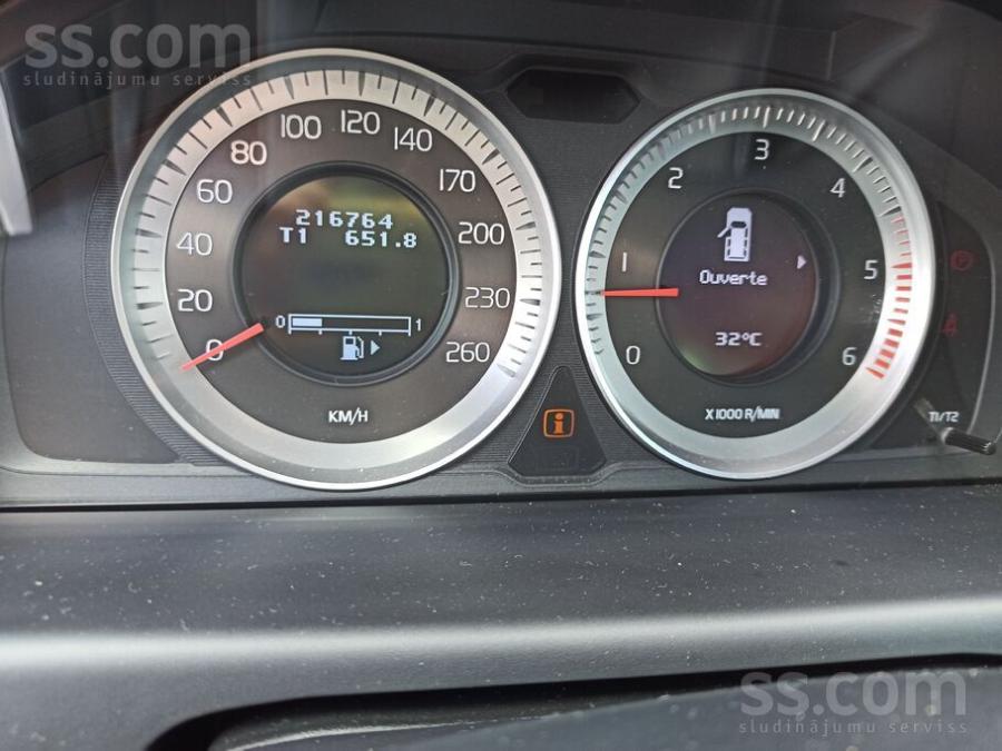 Pelēks Volvo V70 2013 Daugavpils, ar dzinēja tilpumu 2.00 L un nobraukumu 0 tūkst. km par 7350 €, foto 26 vietnē AUTOMOTO.COM.LV