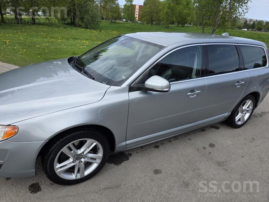 Pelēks Volvo V70 2013 Rīga, ar dzinēja tilpumu 2.40 L un nobraukumu 295 tūkst. km par 7500 €, foto 1 vietnē AUTOMOTO.COM.LV