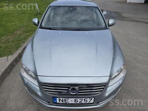 Pelēks Volvo V70 2013 Rīga, ar dzinēja tilpumu 2.40 L un nobraukumu 295 tūkst. km par 7500 €, foto 3 vietnē AUTOMOTO.COM.LV