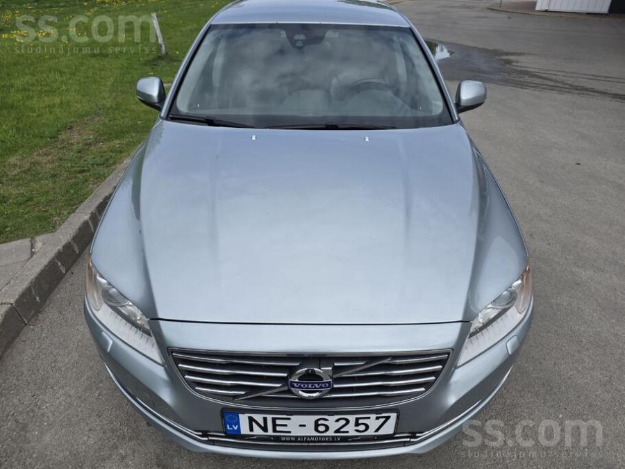 Pelēks Volvo V70 2013 Rīga, ar dzinēja tilpumu 2.40 L un nobraukumu 295 tūkst. km par 7500 €, foto 3 vietnē AUTOMOTO.COM.LV