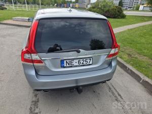 Pelēks Volvo V70 2013 Rīga, ar dzinēja tilpumu 2.40 L un nobraukumu 295 tūkst. km par 7500 €, foto 4 vietnē AUTOMOTO.COM.LV