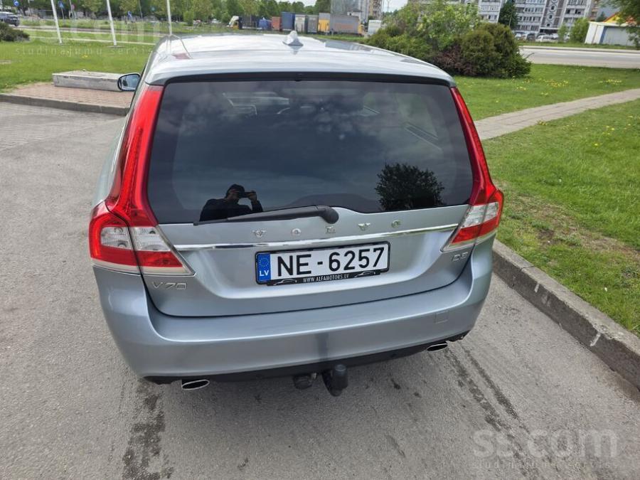 Pelēks Volvo V70 2013 Rīga, ar dzinēja tilpumu 2.40 L un nobraukumu 295 tūkst. km par 7500 €, foto 4 vietnē AUTOMOTO.COM.LV
