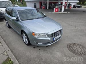 Pelēks Volvo V70 2013 Rīga, ar dzinēja tilpumu 2.40 L un nobraukumu 295 tūkst. km par 7500 €, foto 5 vietnē AUTOMOTO.COM.LV