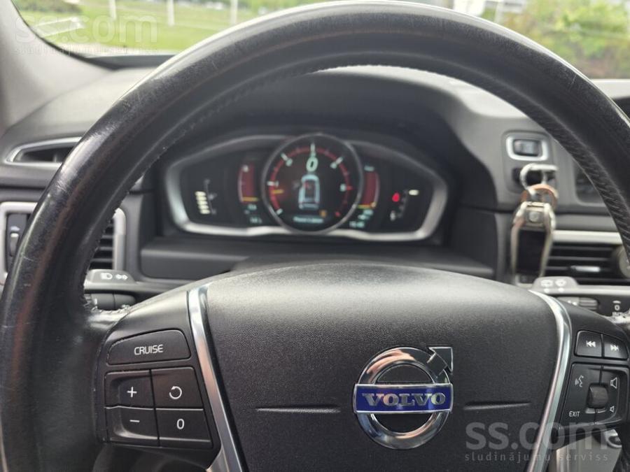 Pelēks Volvo V70 2013 Rīga, ar dzinēja tilpumu 2.40 L un nobraukumu 295 tūkst. km par 7500 €, foto 8 vietnē AUTOMOTO.COM.LV
