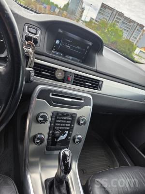 Pelēks Volvo V70 2013 Rīga, ar dzinēja tilpumu 2.40 L un nobraukumu 295 tūkst. km par 7500 €, foto 9 vietnē AUTOMOTO.COM.LV