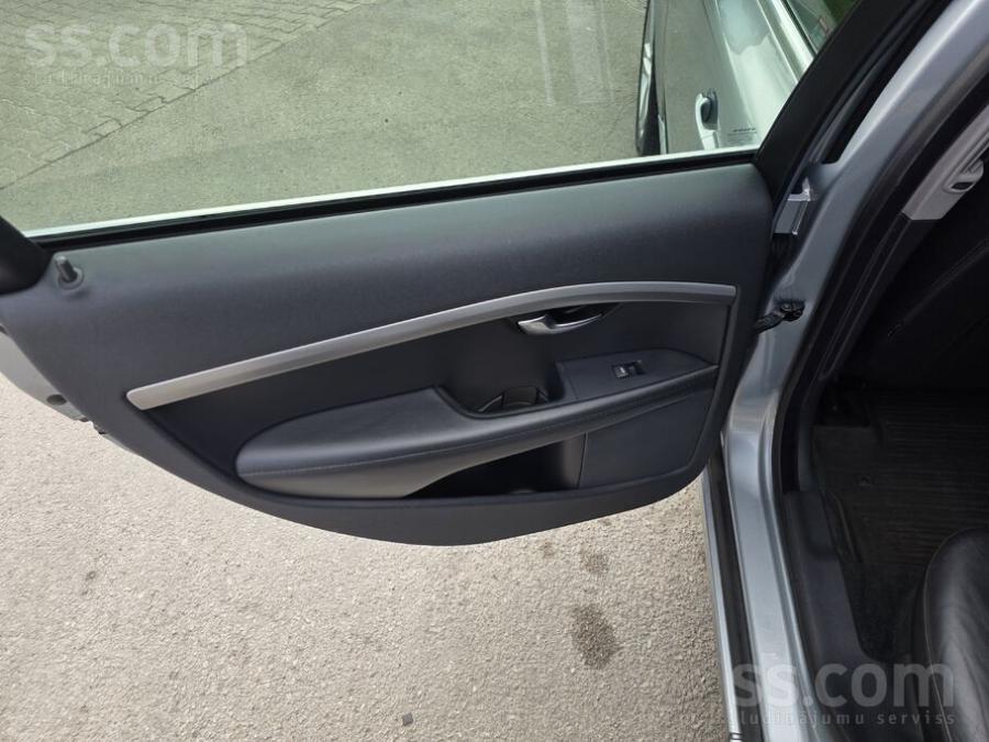 Pelēks Volvo V70 2013 Rīga, ar dzinēja tilpumu 2.40 L un nobraukumu 295 tūkst. km par 7500 €, foto 10 vietnē AUTOMOTO.COM.LV