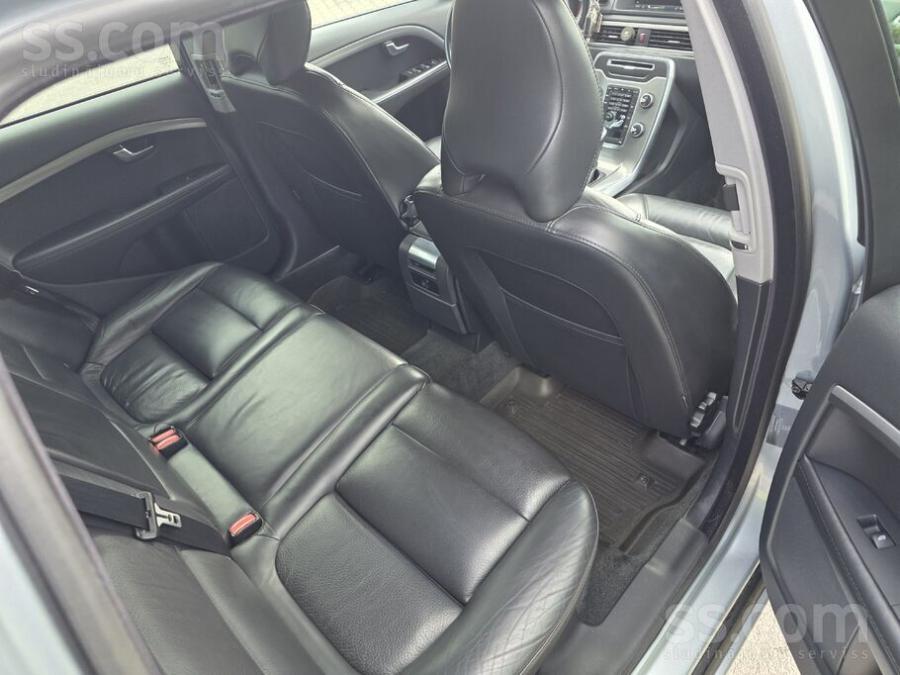 Pelēks Volvo V70 2013 Rīga, ar dzinēja tilpumu 2.40 L un nobraukumu 295 tūkst. km par 7500 €, foto 21 vietnē AUTOMOTO.COM.LV