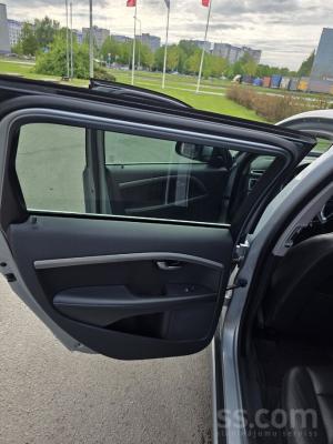 Pelēks Volvo V70 2013 Rīga, ar dzinēja tilpumu 2.40 L un nobraukumu 295 tūkst. km par 7500 €, foto 22 vietnē AUTOMOTO.COM.LV